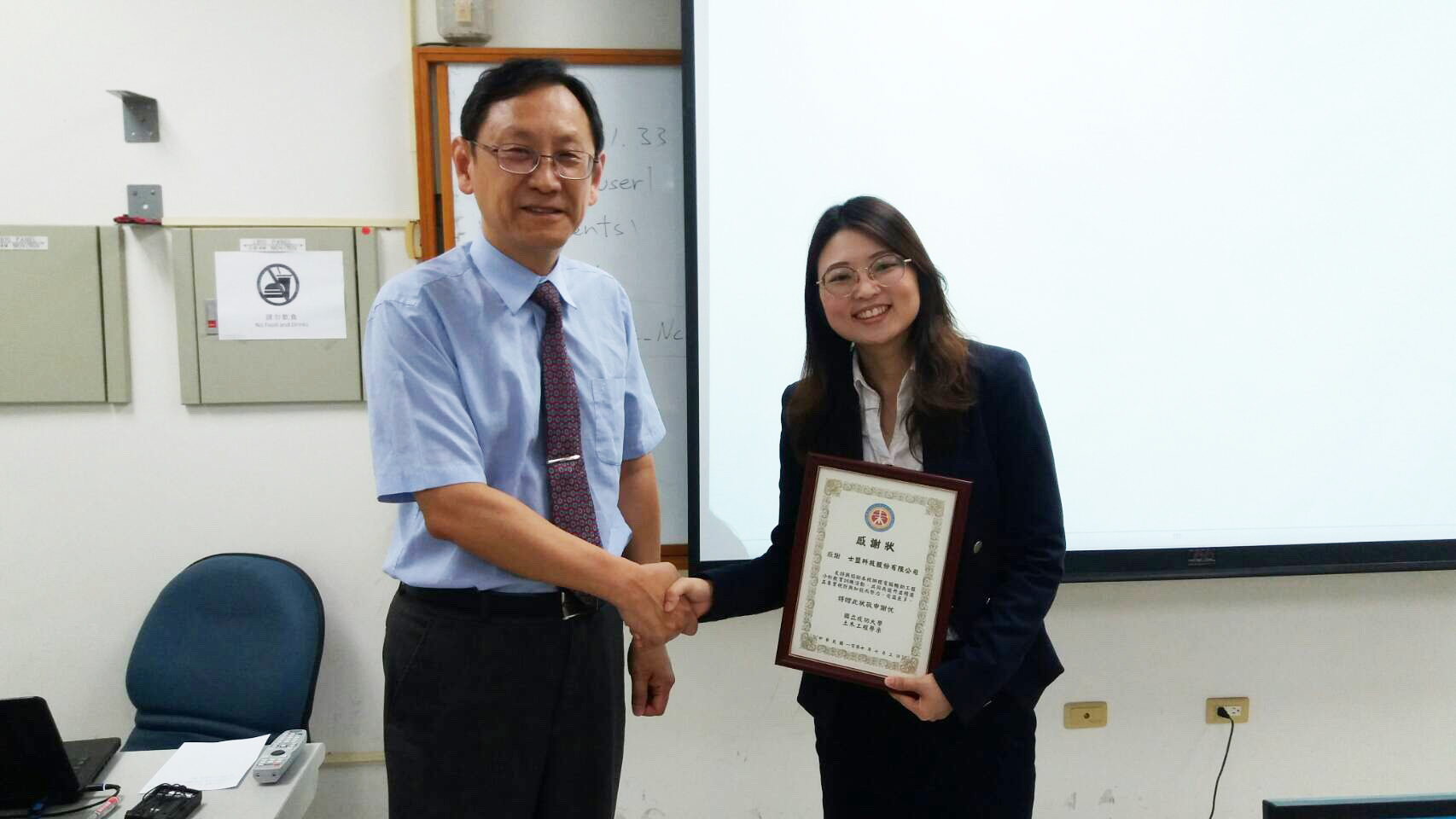 士盟科技CAE結構分析|CST高頻模擬分析,提供技術支援與工程顧問|達梭系統SIMULIA產品